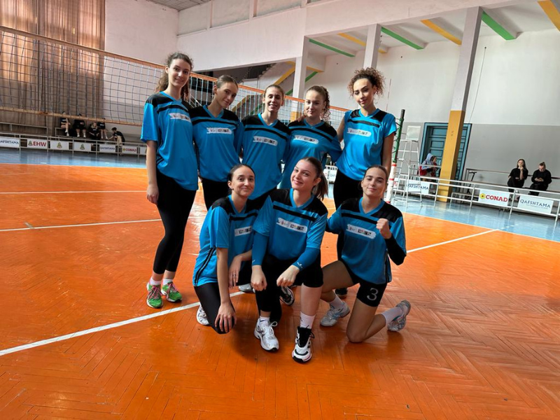 Ekipi i Barletit shpallet Kampion në volejboll në Kampionatin midis ...